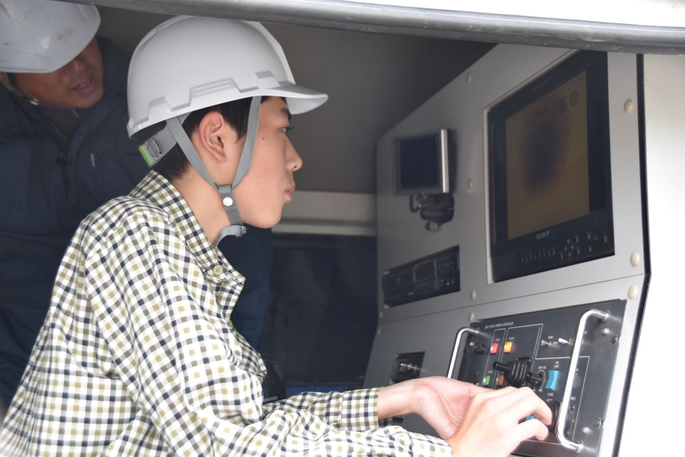 福島明成高校環境土木科の生徒さんが日東産業へ現場実習に来られました。 | お知らせ | ニュース | 日東産業 | 福島市
